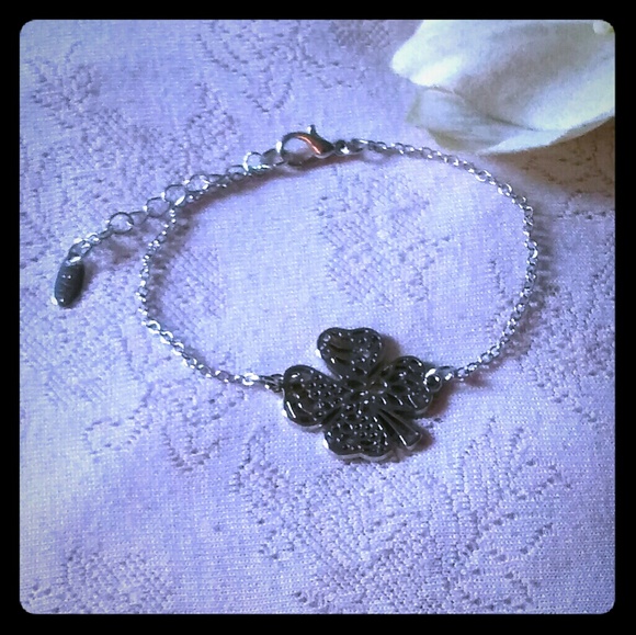 LBVYR | Jewelry | Vintage Filigree Shamrock Bracelet | Poshmark